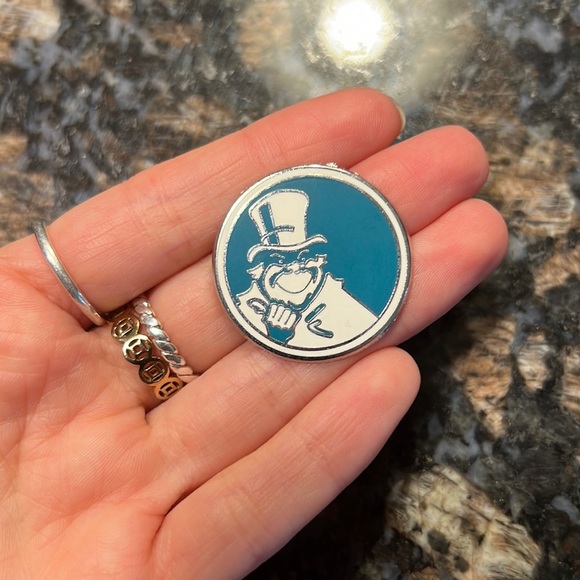 Disney | Accessories | Disney Haunted Mansion Hitchhiking Ghost Pin ...